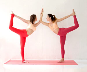 Easy 2 Person Yoga Poses for Beginners (Couples/BFF) & Extreme for Fun ...