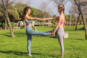 Easy 2 Person Yoga Poses for Beginners (Couples/BFF) & Extreme for Fun ...